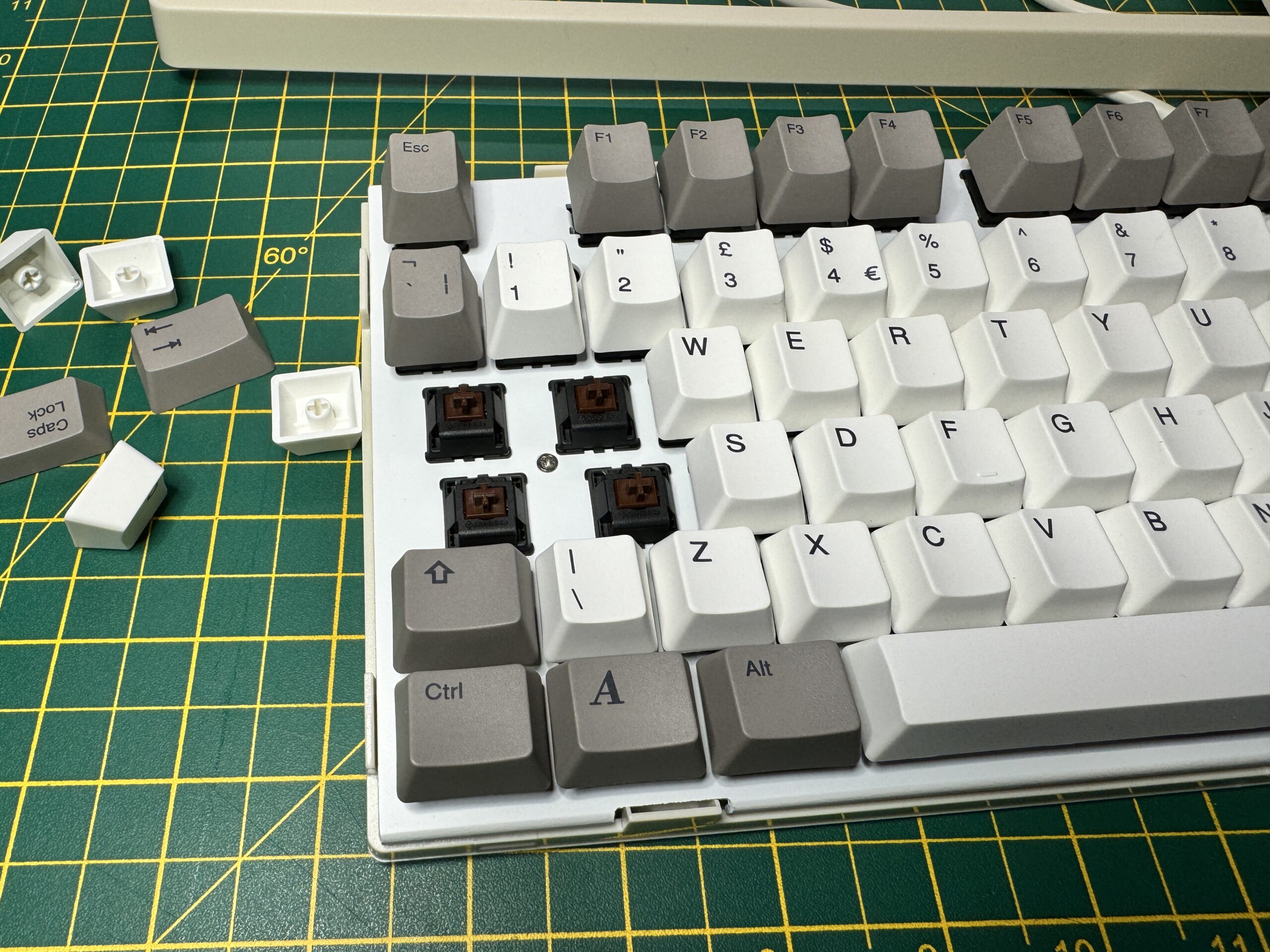 Converting a Simulant 'Classic USB mechanical PC Keyboard' to work ...
